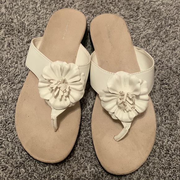 croft & barrow | Shoes | Croft Barrow Ginny Flower Burst Flip Flops ...